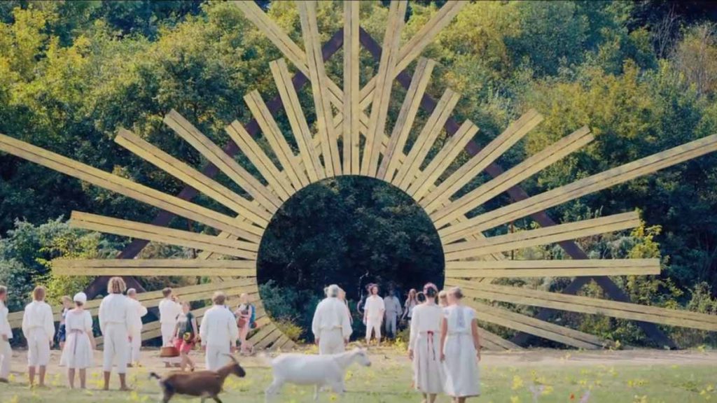 Midsommar: una película de horror distinta sobre cultos y rituales ...