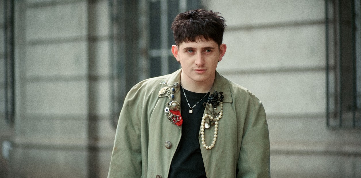 Dillom y su nuevo disco «Por Cesárea» – Pirámide Invertida