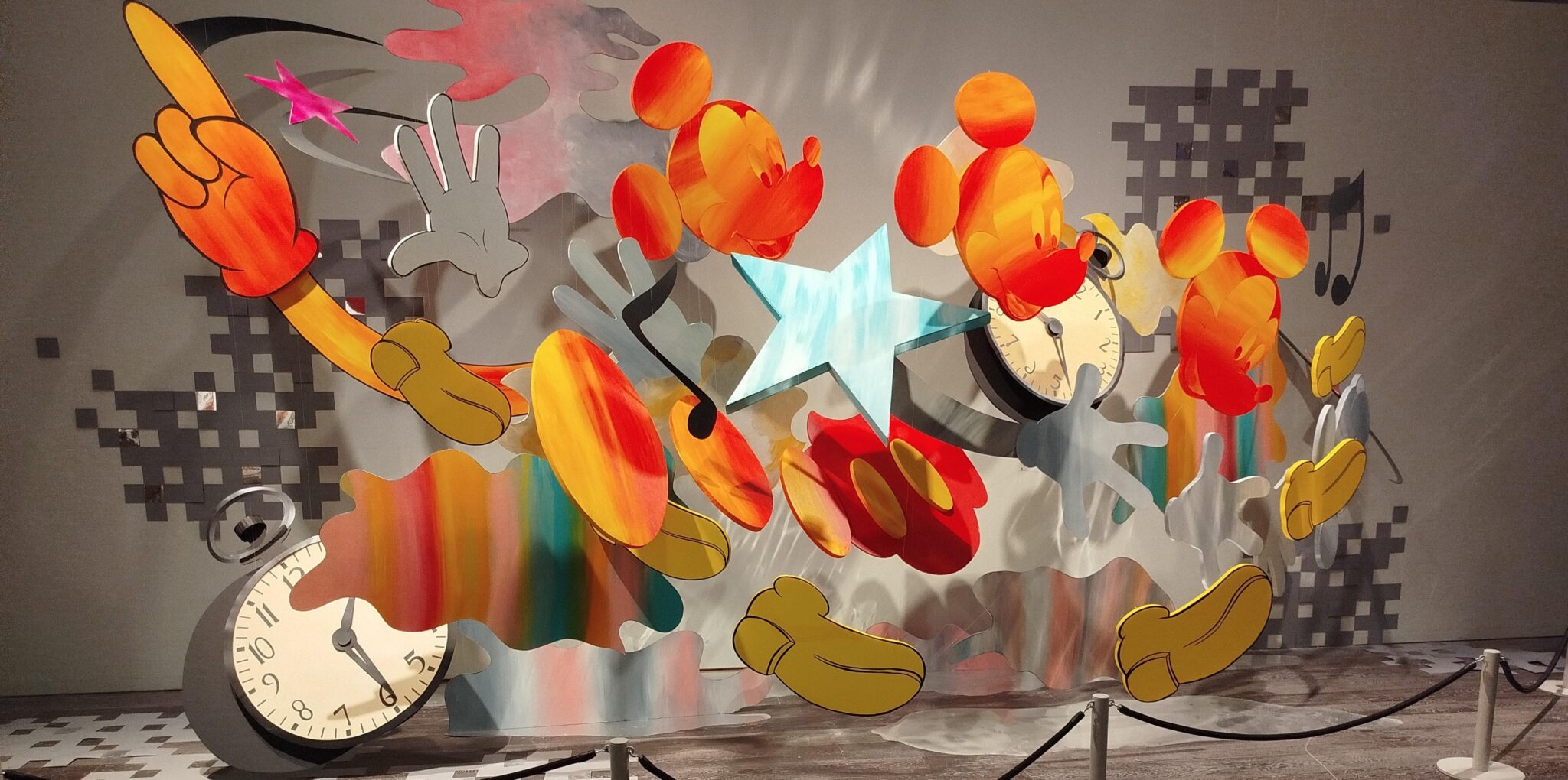 Mickey Mouse en Argentina – Pirámide Invertida