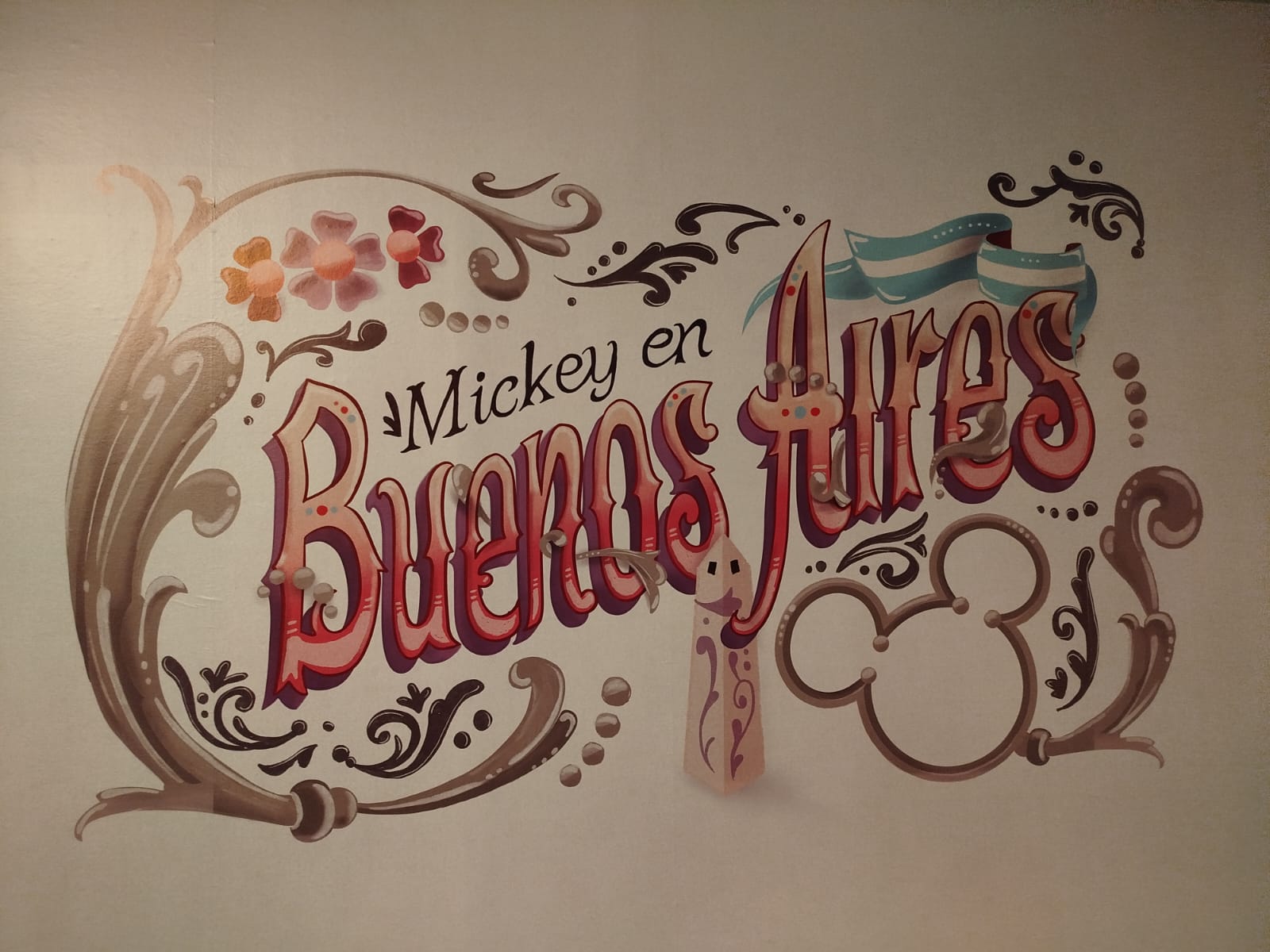 Mickey Mouse en Argentina – Pirámide Invertida