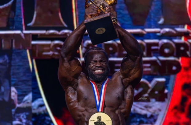 Samson Dauda se coronó campeón en el Mr. Olympia 2024 – Pirámide Invertida