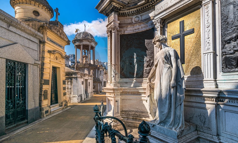 El cementerio de la Recoleta, el lugar «más tenebroso del mundo» según ...