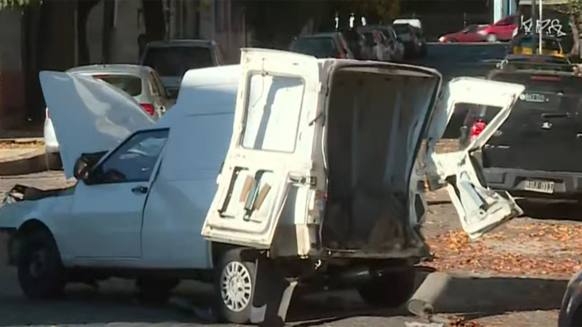Un hombre cruzó la vía con la barrera baja y murió luego de que una ...